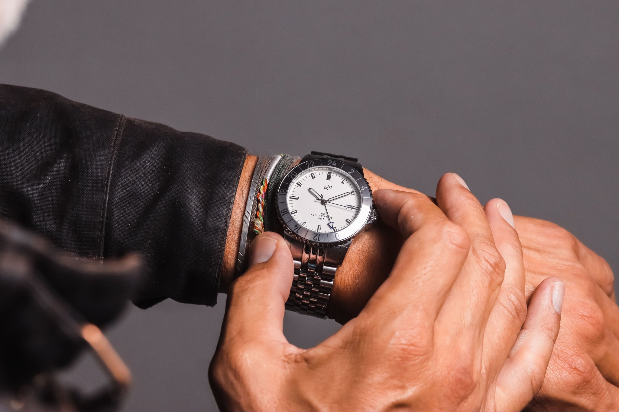 How to use the GMT complication: Let’s tell you | Free engraving | AV86