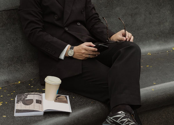 Is There a “Correct” Way to Wear a Watch? Position and Style Tips | Kostenlose Gravur | AV86