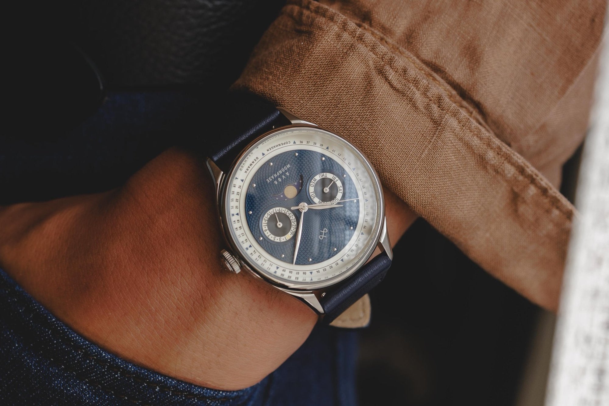 Which Should You Choose? Analog vs. Digital Watches and the Art of Sel ...